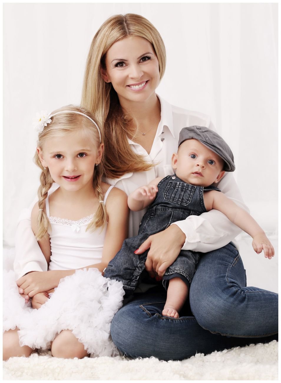 Rodinné fotografie plné emocí z ateliéru v Praze | Fotoprome.cz ...