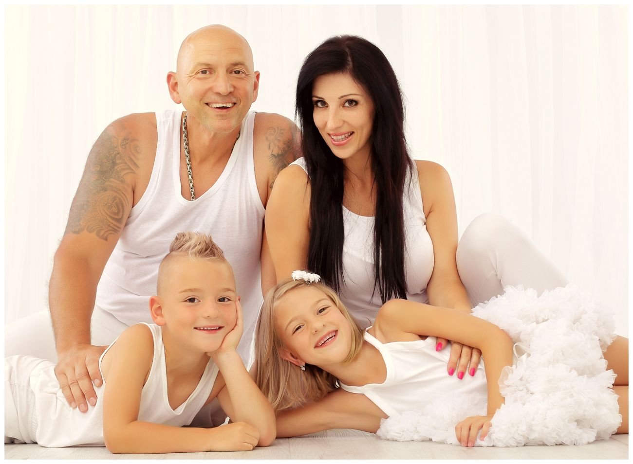 Rodinné fotografie plné emocí z ateliéru v Praze | Fotoprome.cz ...